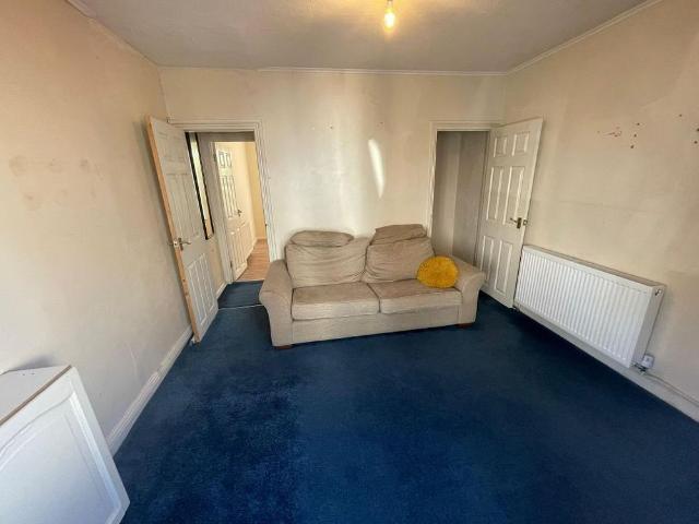 3 bedroom end of terrace house to rent