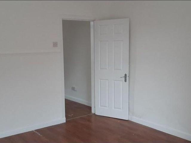 3 bedroom end of terrace house to rent