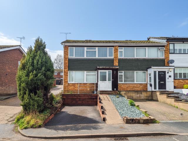 3 bedroom end of terrace house to rent