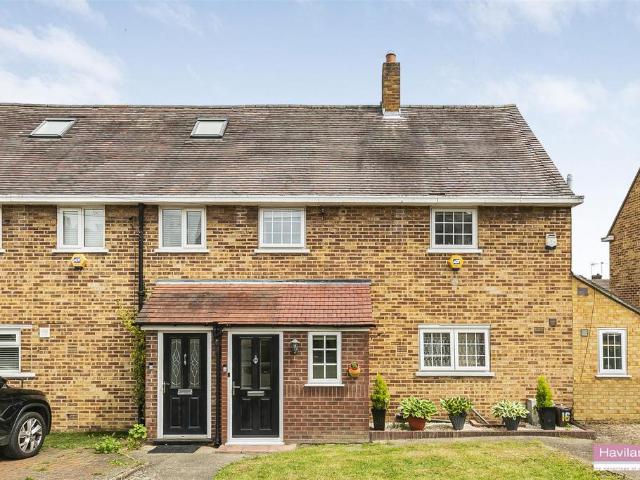 3 bedroom end of terrace house to rent