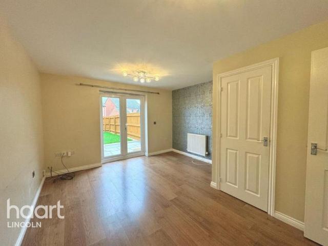 3 bedroom end of terrace house to rent