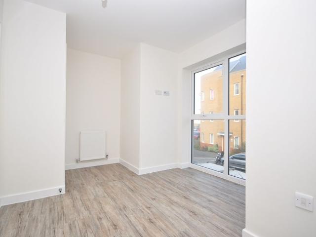 3 bedroom end of terrace house to rent