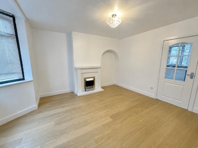 3 bedroom end of terrace house to rent