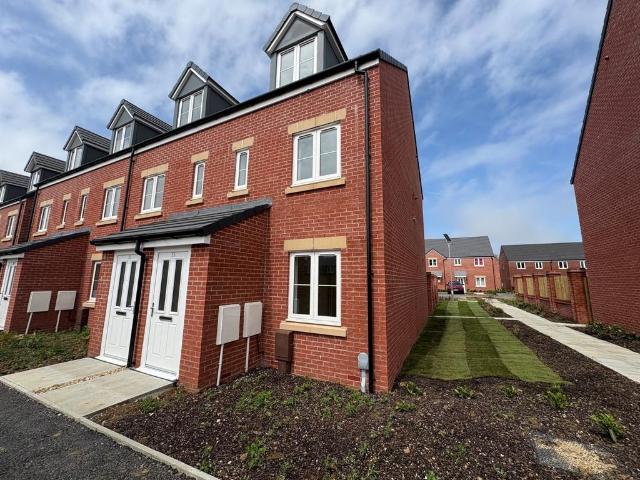 3 bedroom end of terrace house to rent
