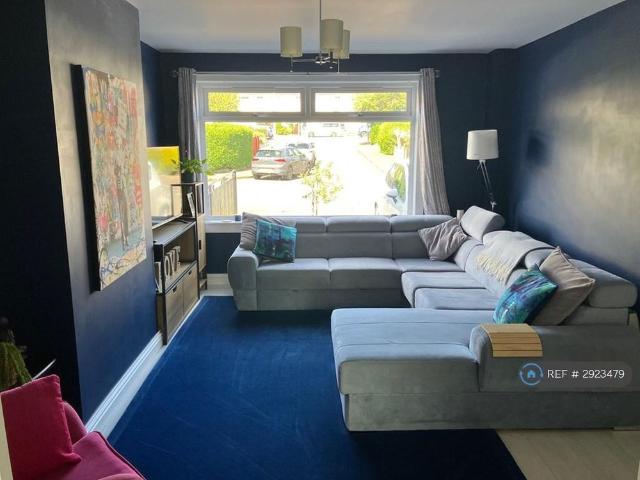 3 bedroom end of terrace house to rent