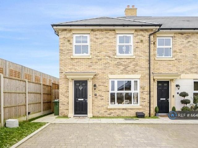 3 bedroom end of terrace house to rent