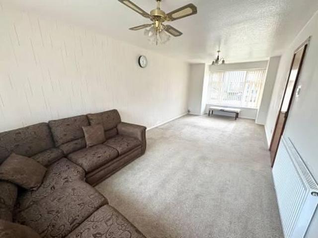 3 bedroom end of terrace house to rent
