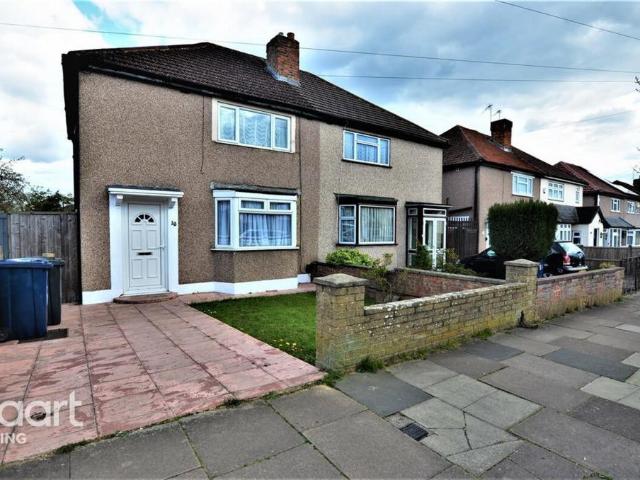 3 bedroom end of terrace house to rent