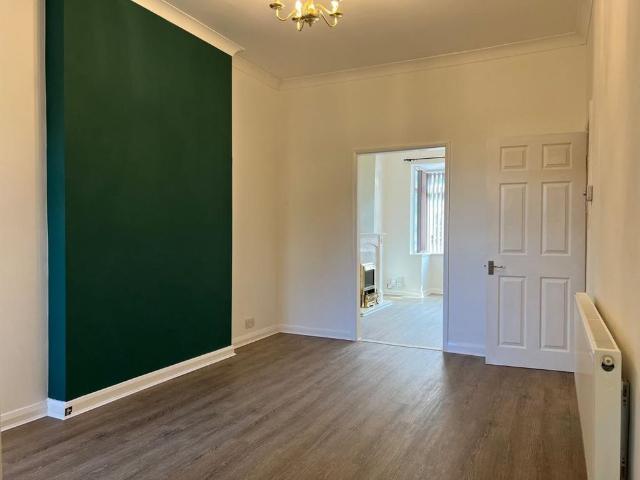 3 bedroom end of terrace house to rent