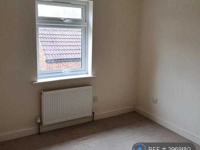 3 bedroom end of terrace house to rent