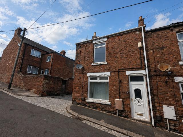 3 bedroom end of terrace house to rent