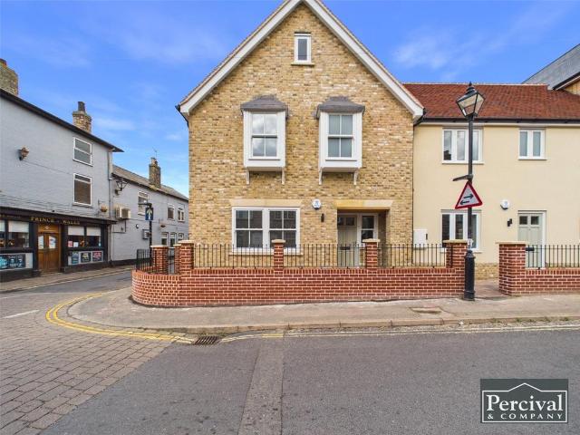3 bedroom end of terrace house to rent