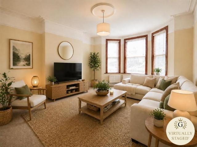 3 bedroom end of terrace house to rent