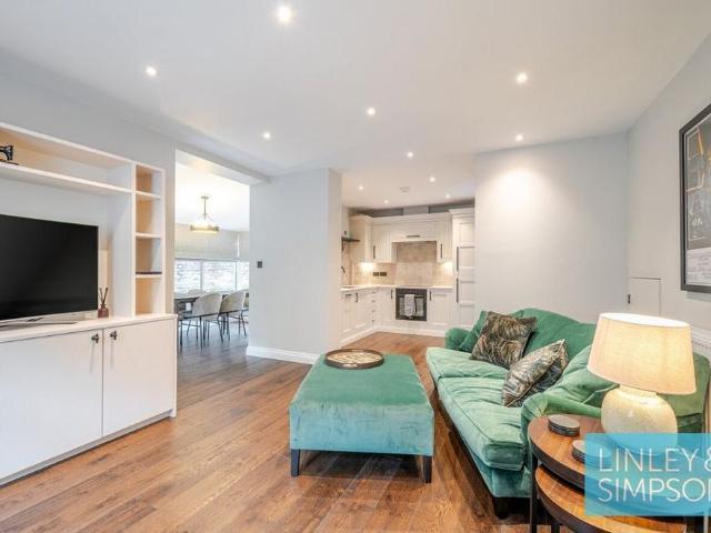 3 bedroom end of terrace house to rent