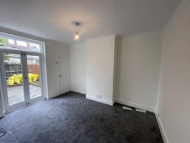 3 bedroom end of terrace house to rent