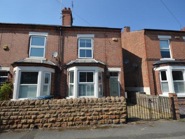 3 bedroom end of terrace house to rent