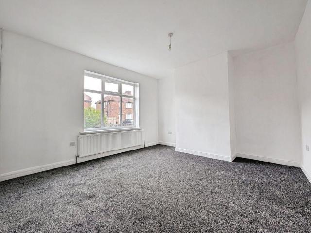 3 bedroom end of terrace house to rent