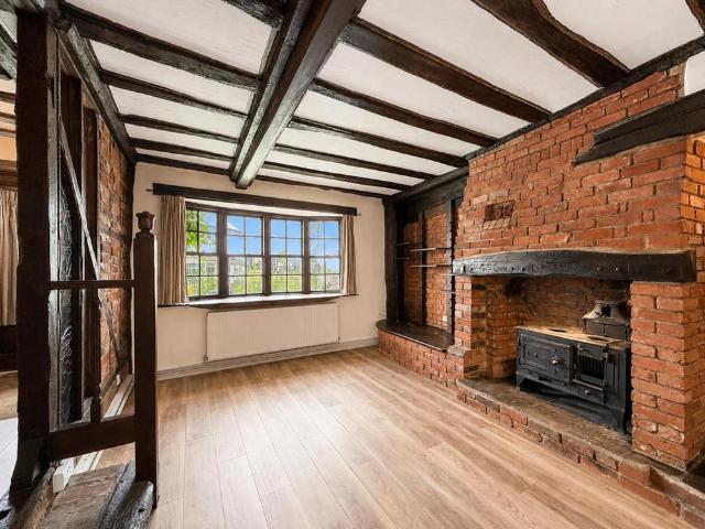3 bedroom end of terrace house to rent