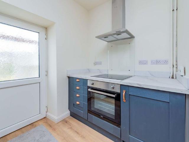 3 bedroom end of terrace house to rent