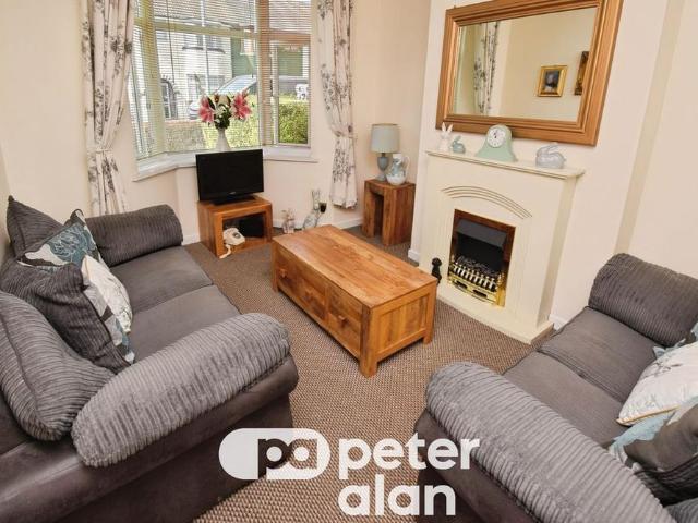 3 bedroom end of terrace house to rent