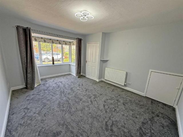 3 bedroom end of terrace house to rent