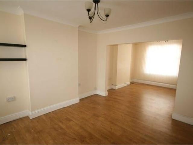 3 bedroom end of terrace house to rent