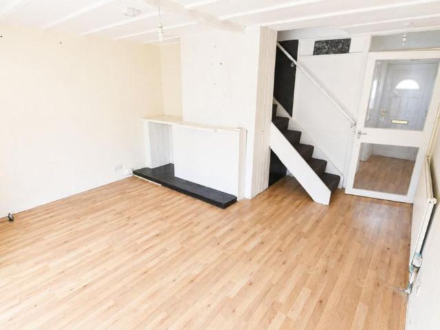 3 bedroom end of terrace house to rent