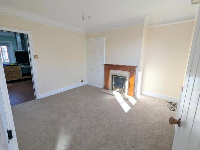 3 bedroom end of terrace house to rent