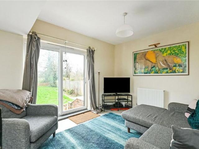 3 bedroom end of terrace house to rent