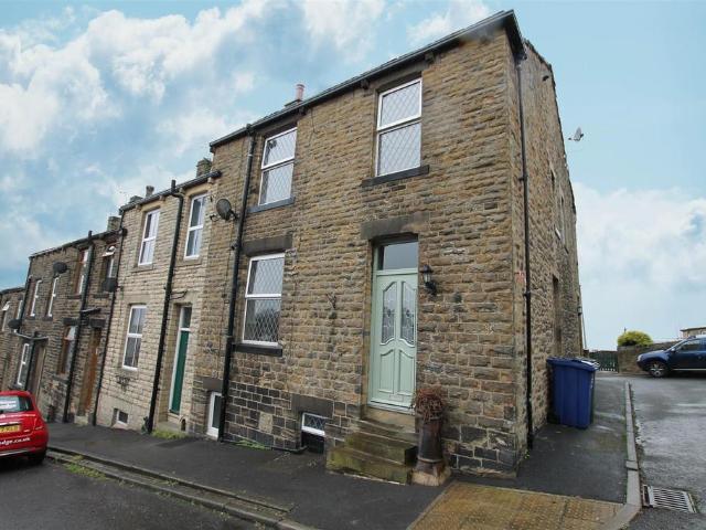 3 bedroom end of terrace house to rent