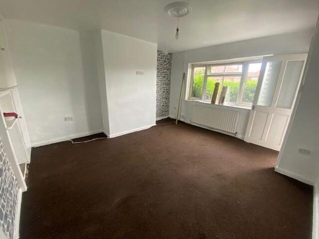 3 bedroom end of terrace house to rent
