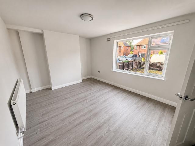 3 bedroom end of terrace house to rent