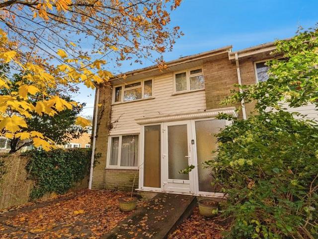 3 bedroom end of terrace house to rent