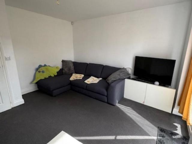 3 bedroom end of terrace house to rent