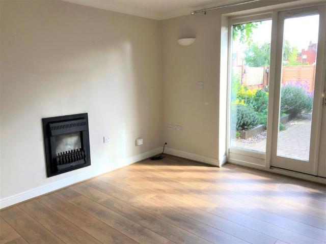 3 bedroom end of terrace house to rent