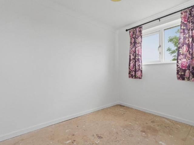 3 bedroom end of terrace house to rent