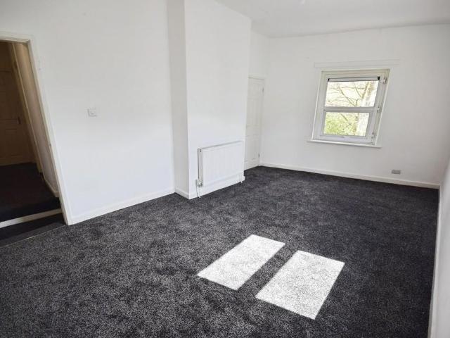3 bedroom end of terrace house to rent