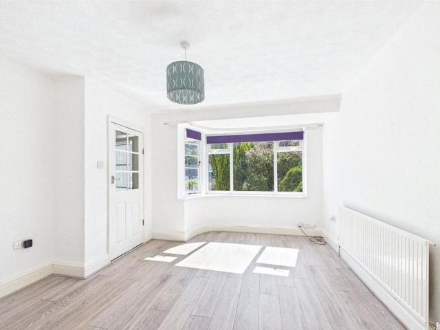 3 bedroom end of terrace house to rent