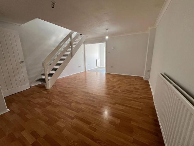 3 bedroom end of terrace house to rent