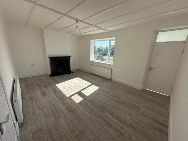 3 bedroom end of terrace house to rent