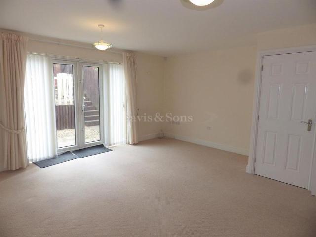 3 bedroom end of terrace house to rent