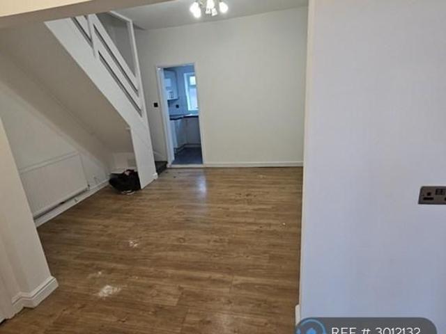 3 bedroom end of terrace house to rent