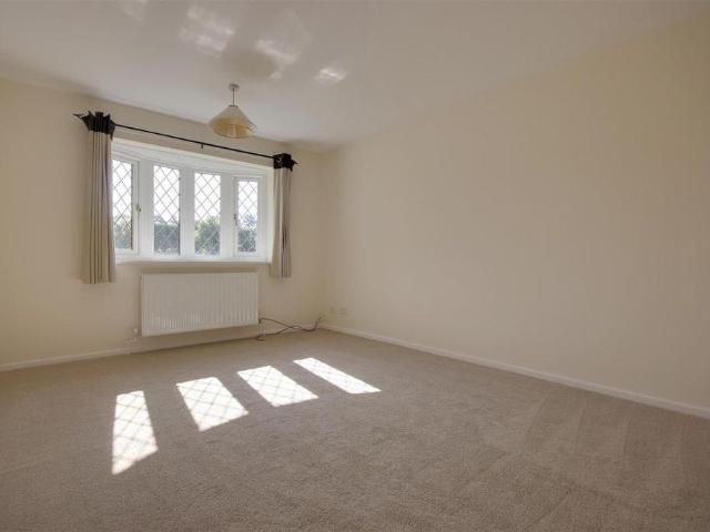3 bedroom end of terrace house to rent