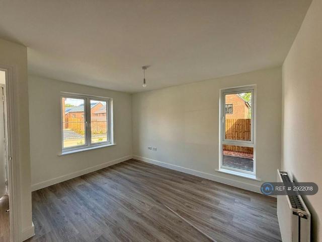 3 bedroom end of terrace house to rent