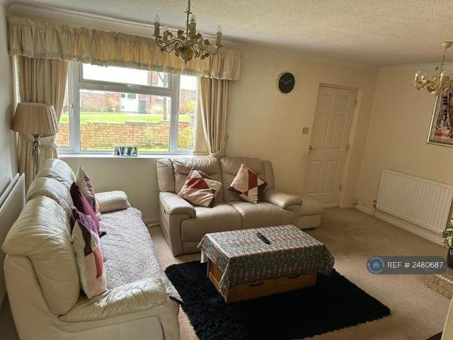 3 bedroom end of terrace house to rent
