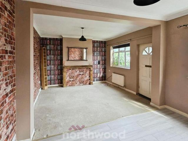 3 bedroom end of terrace house to rent