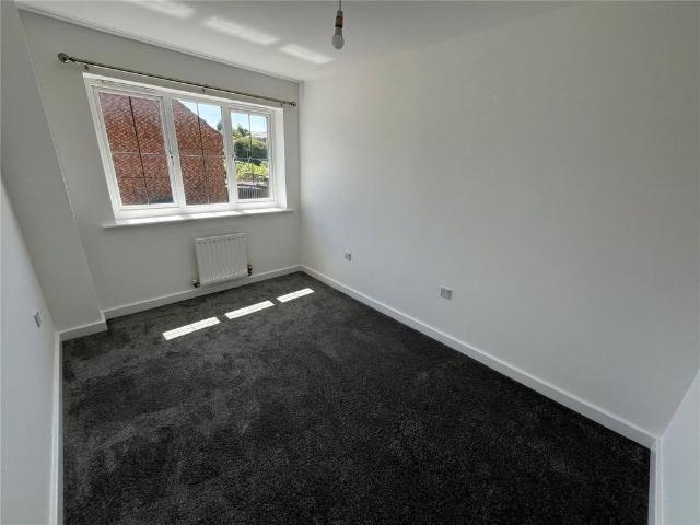 3 bedroom end of terrace house to rent