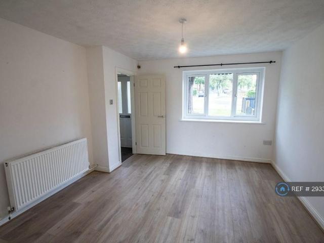 3 bedroom end of terrace house to rent