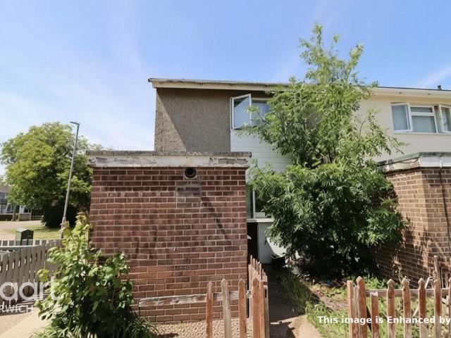3 bedroom end of terrace house to rent