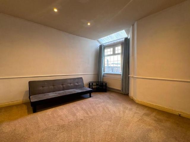 3 bedroom end of terrace house to rent